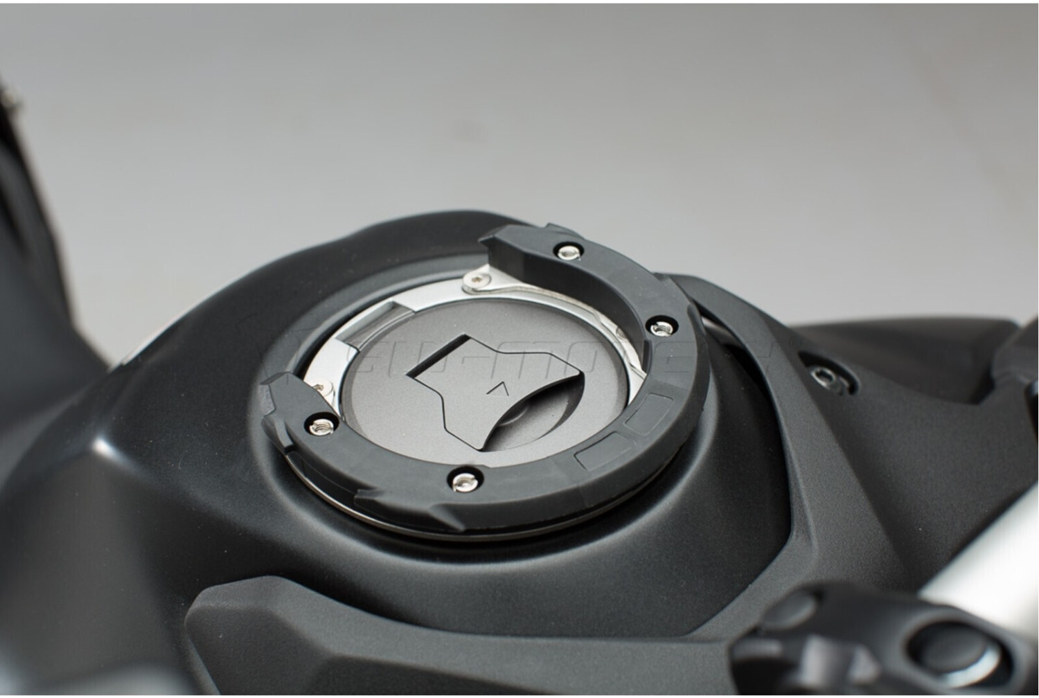 SW-Motech EVO Tank Ring for Tank with 5 Screws Honda black au meilleur ...