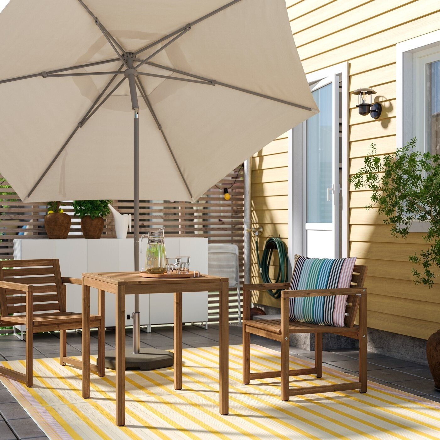 Ikea NÄMMARÖ Tisch und 2x Stuhl außen hellbraun lasiert (195.445.77) ab ...